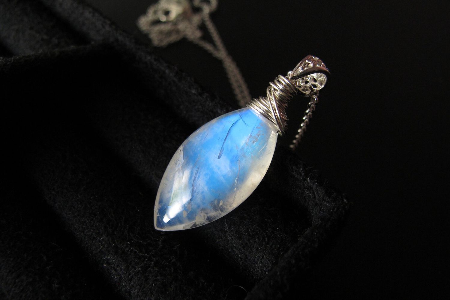 The Rarity and Beauty of Moonstones – emingem.com